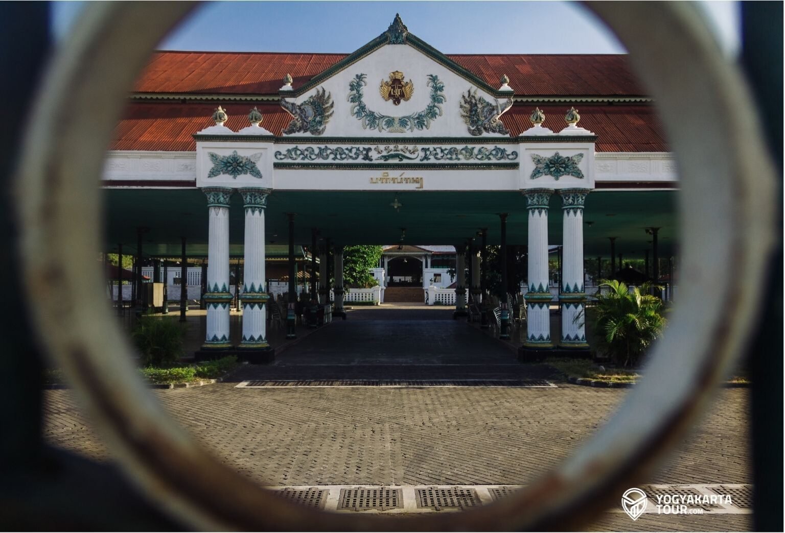 Tugu Jogja, The Symbol Of People's Unity In Yogyakarta - YogyakartaTour.com
