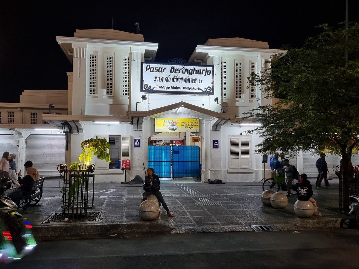 Beringharjo Market Yogyakarta: What To Buy In The One Of The Oldest ...